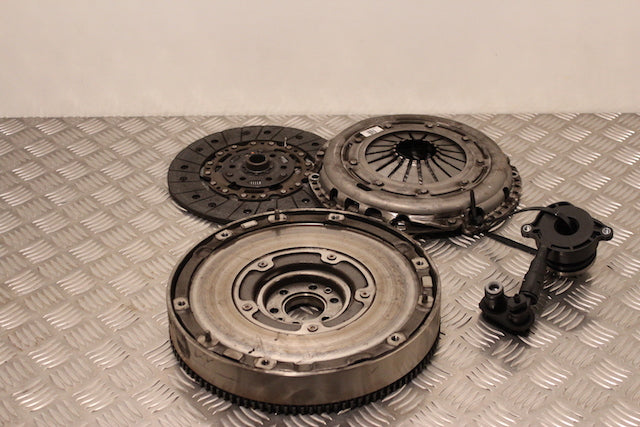 Ford Focus Flywheel complete with Clutch - Engine Parts - Ford Focus ...